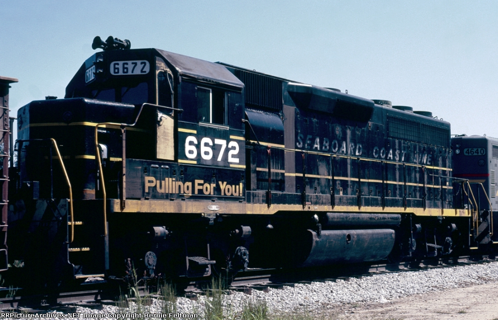 Seaboard System GP40 #6672, out of the group of 51 former Seaboard Air Line GP40's built in 1966 ...